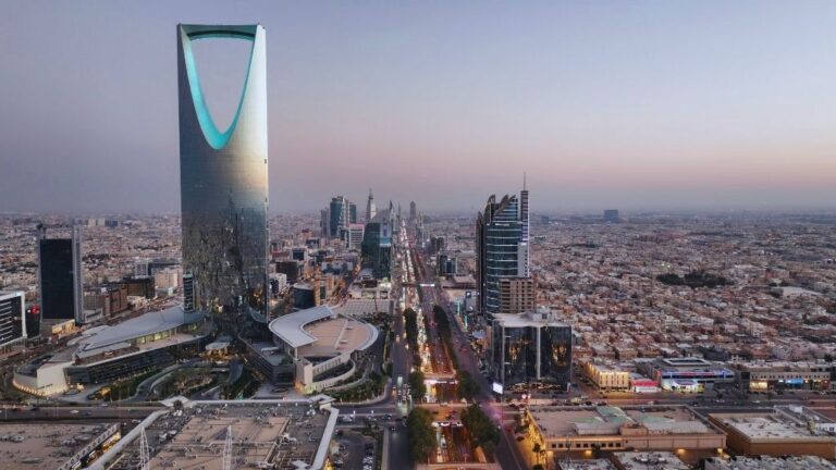 The Minimum Wage And Average Salary In Saudi Arabia In 2025